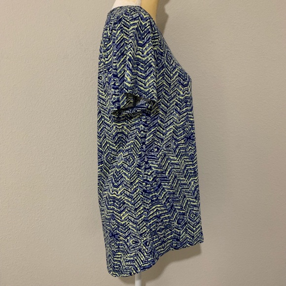 LuLaRoe | Tops | Lularoe Classic T Shirt Sz Medium | Poshmark